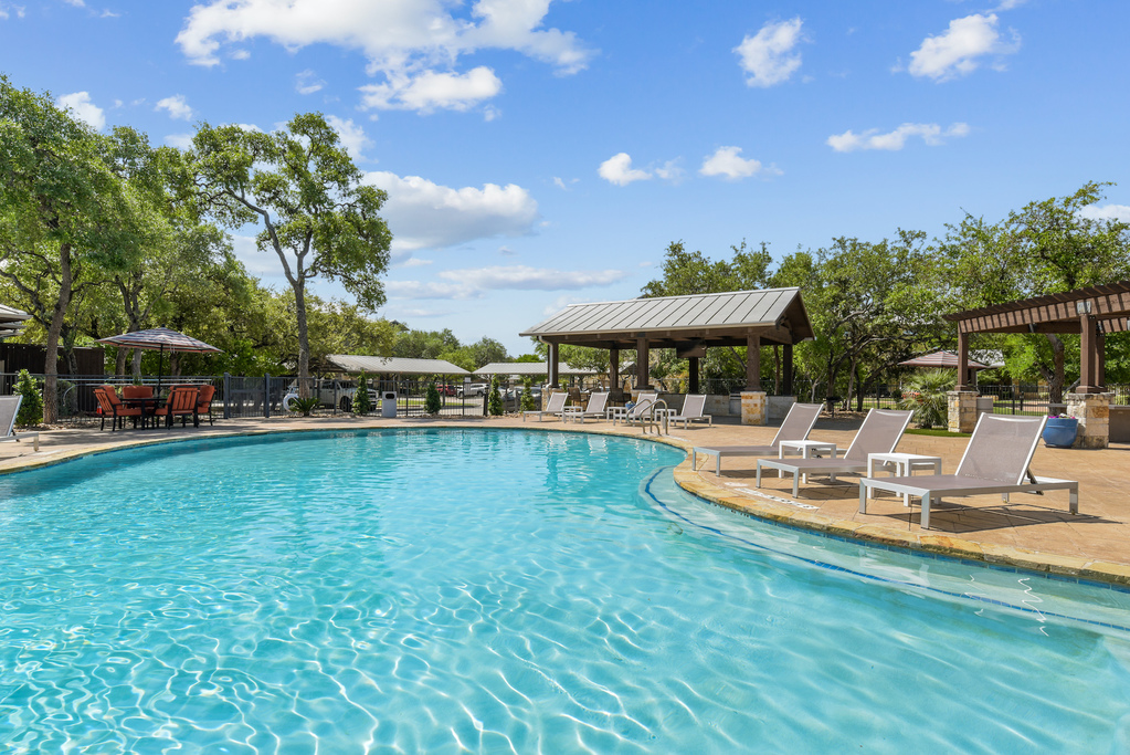 Garden-Style Apartments in Northwest San Antonio, TX | Platinum Shavano ...